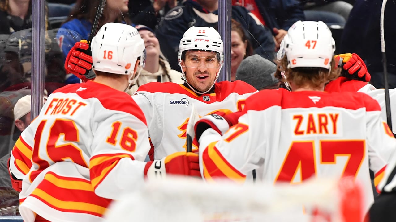 Backlund slår till i PP | NHL.com/sv