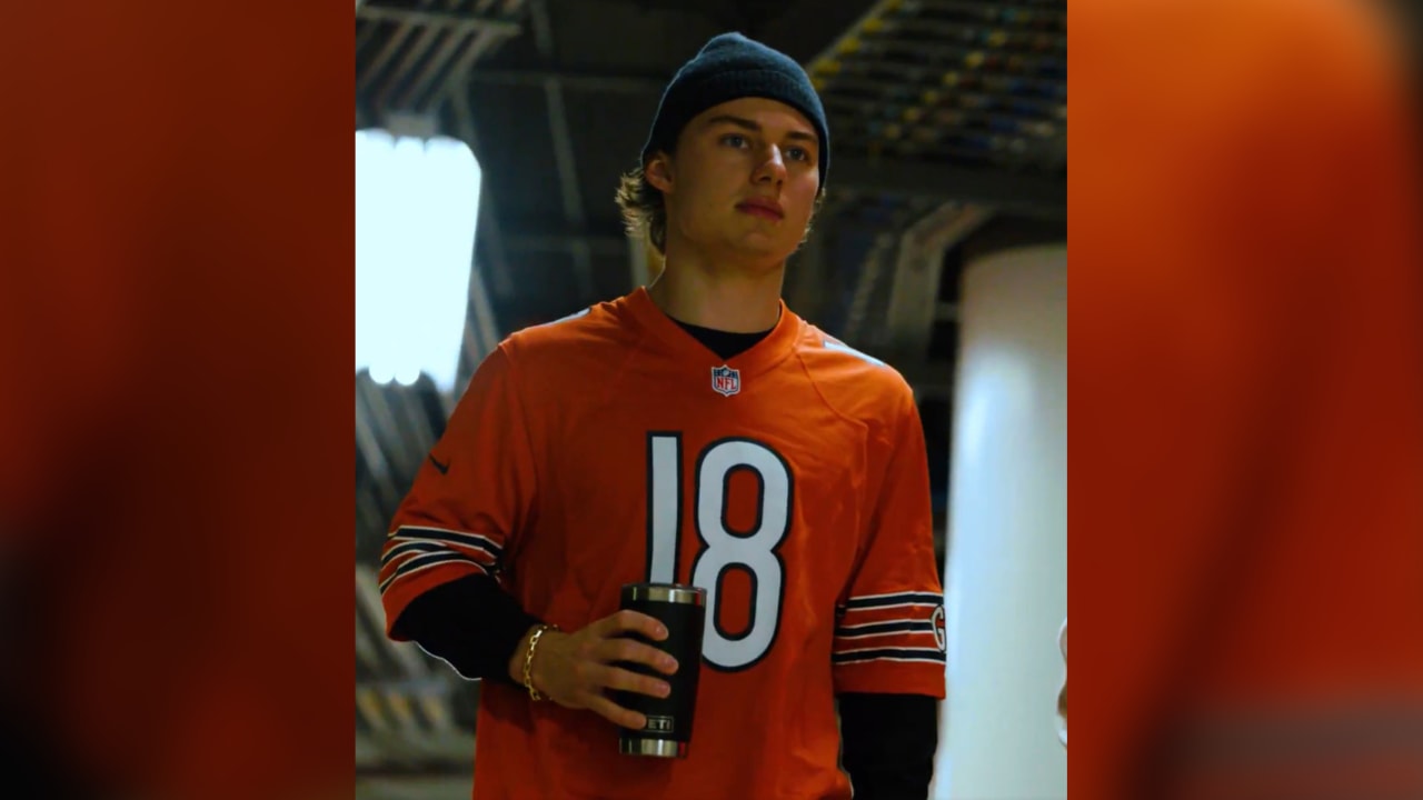 Bedard rocks Caleb Williams jersey before Bears playoff game on Sunday ...