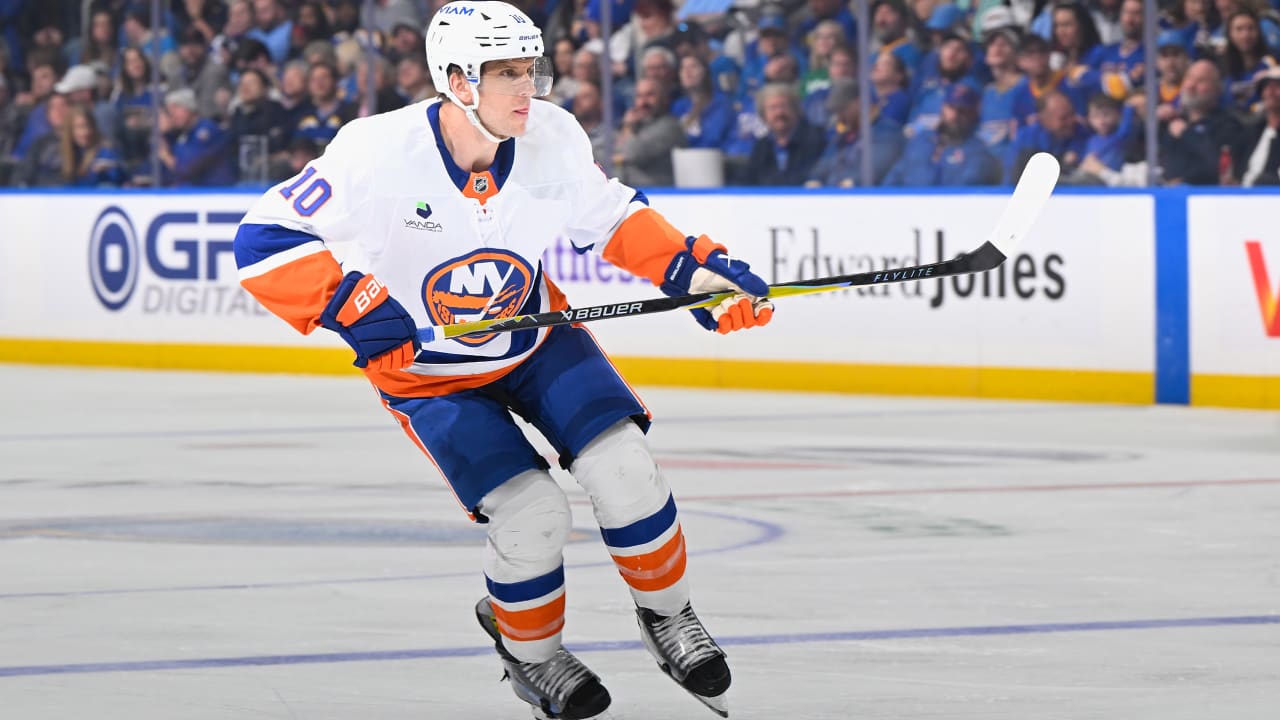 Schenn adjusting off ice after trade to Islanders by Blues | NHL.com