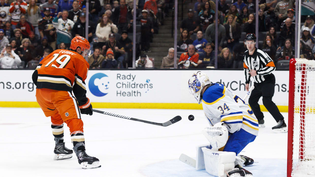 Terry's second of game wins it in OT | NHL.com