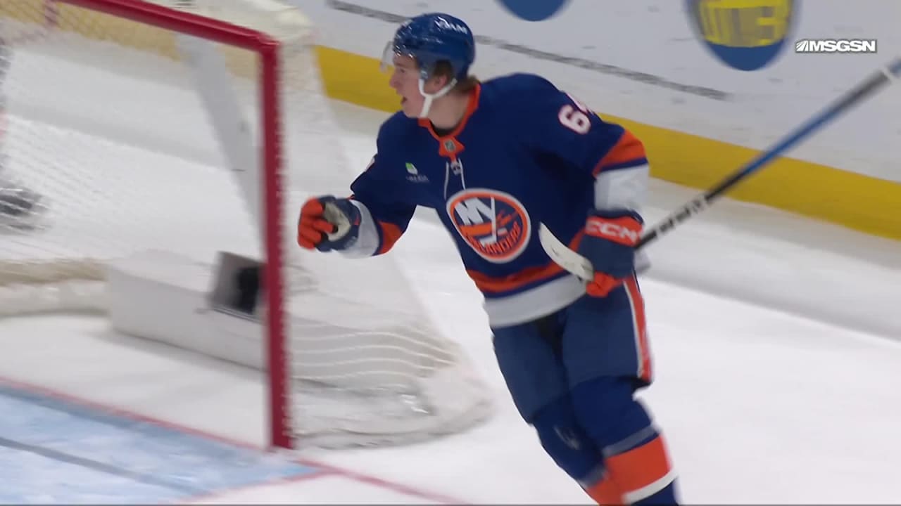 CHI@NYI: Ritchie scores goal against Arvid Soderblom | NHL.com